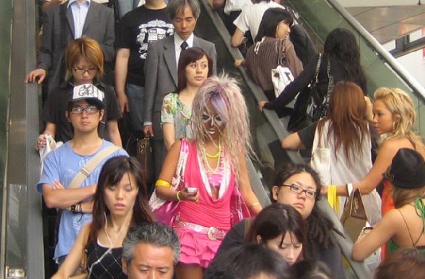 An Exciting Culture: 30 Hilarious and Slightly Crazy Scenes from Japan ...